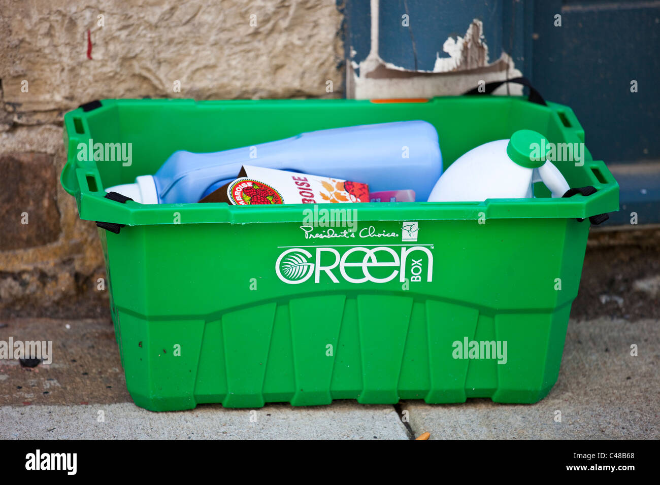 Green bin canada hi-res stock photography and images - Alamy