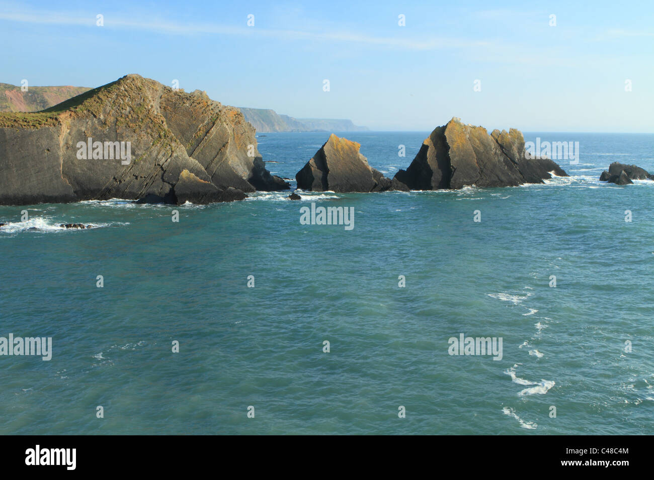Sharp rock beach cliff uk hi-res stock photography and images - Alamy