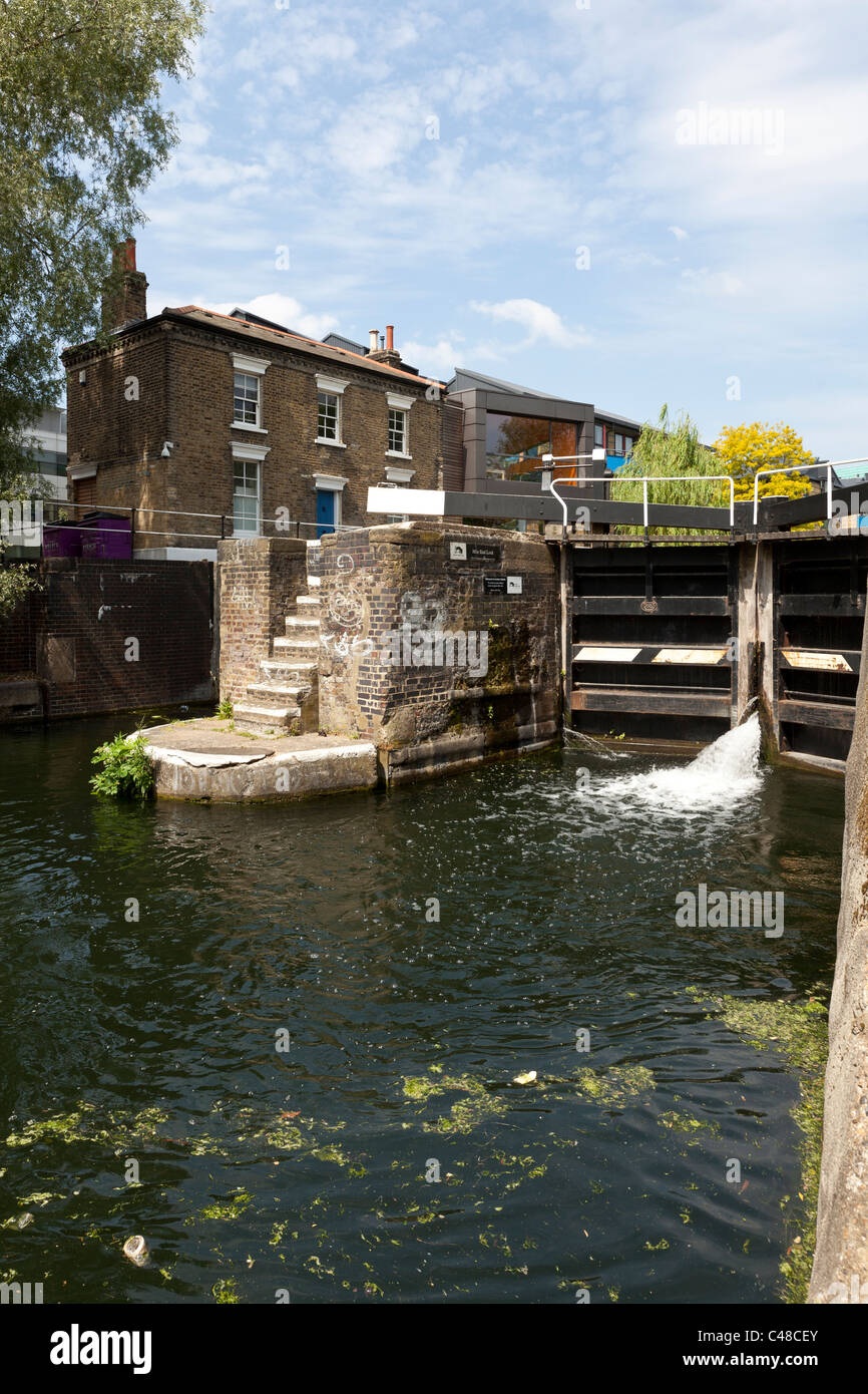 Mile End Lock, and lock keepers cottage, the Regent's Canal, London ...