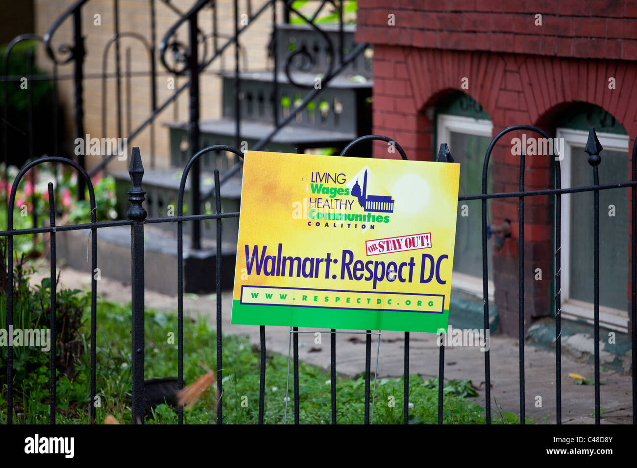 Walmart opposition hi-res stock photography and images - Alamy