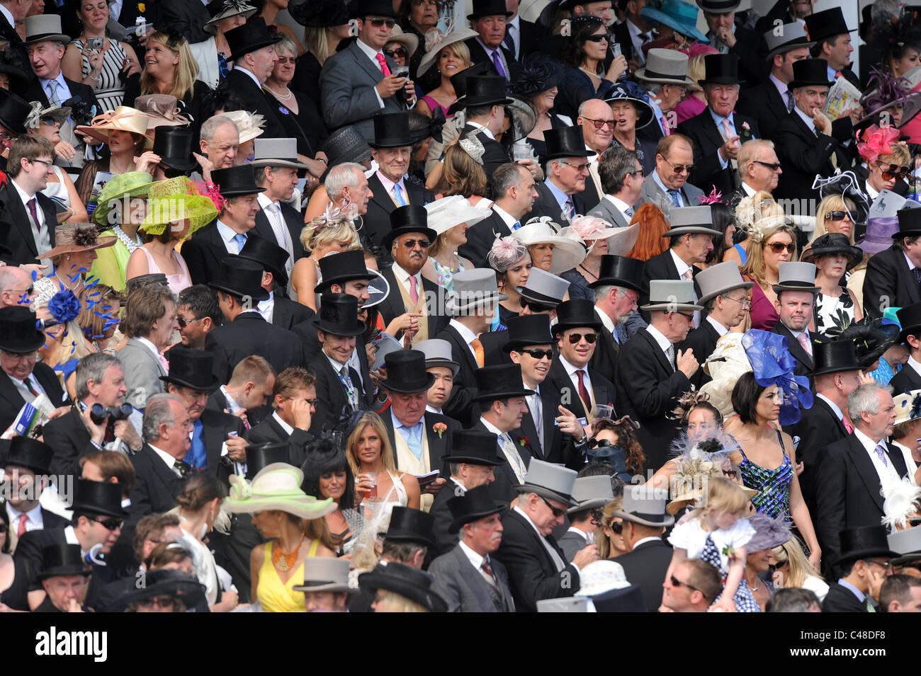 Spectators at The Derby at Epsom Downs Racecourse Stock Photo - Alamy