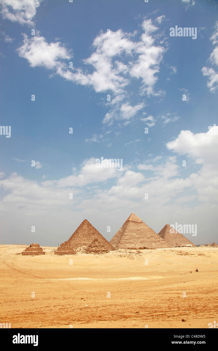 The pyramid of Menkaure (Mycerinus), Khafre (Chephren) and Great ...