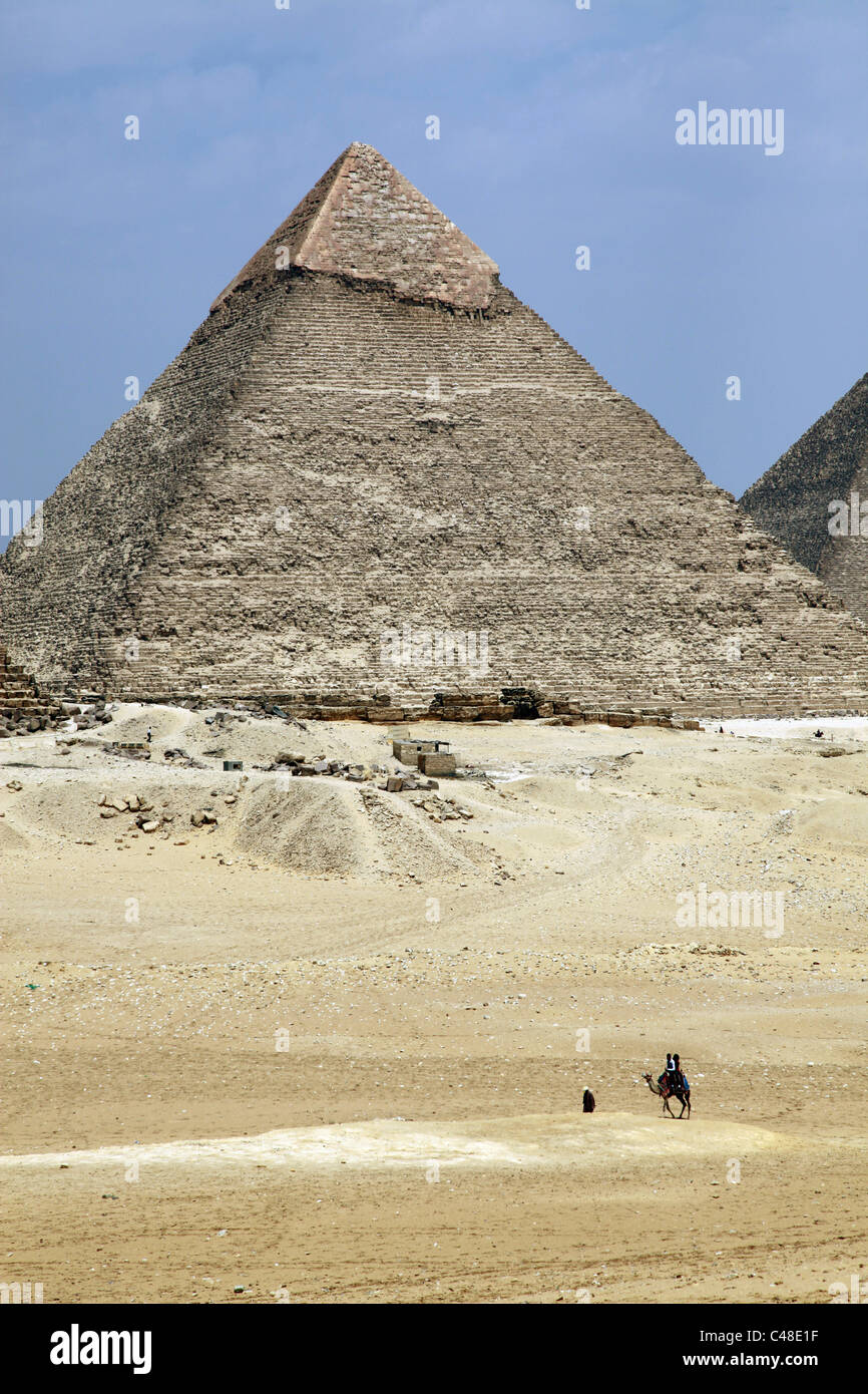 The pyramid of Khafre (Chephren), at the Pyramids of Giza, Cairo, Egypt ...