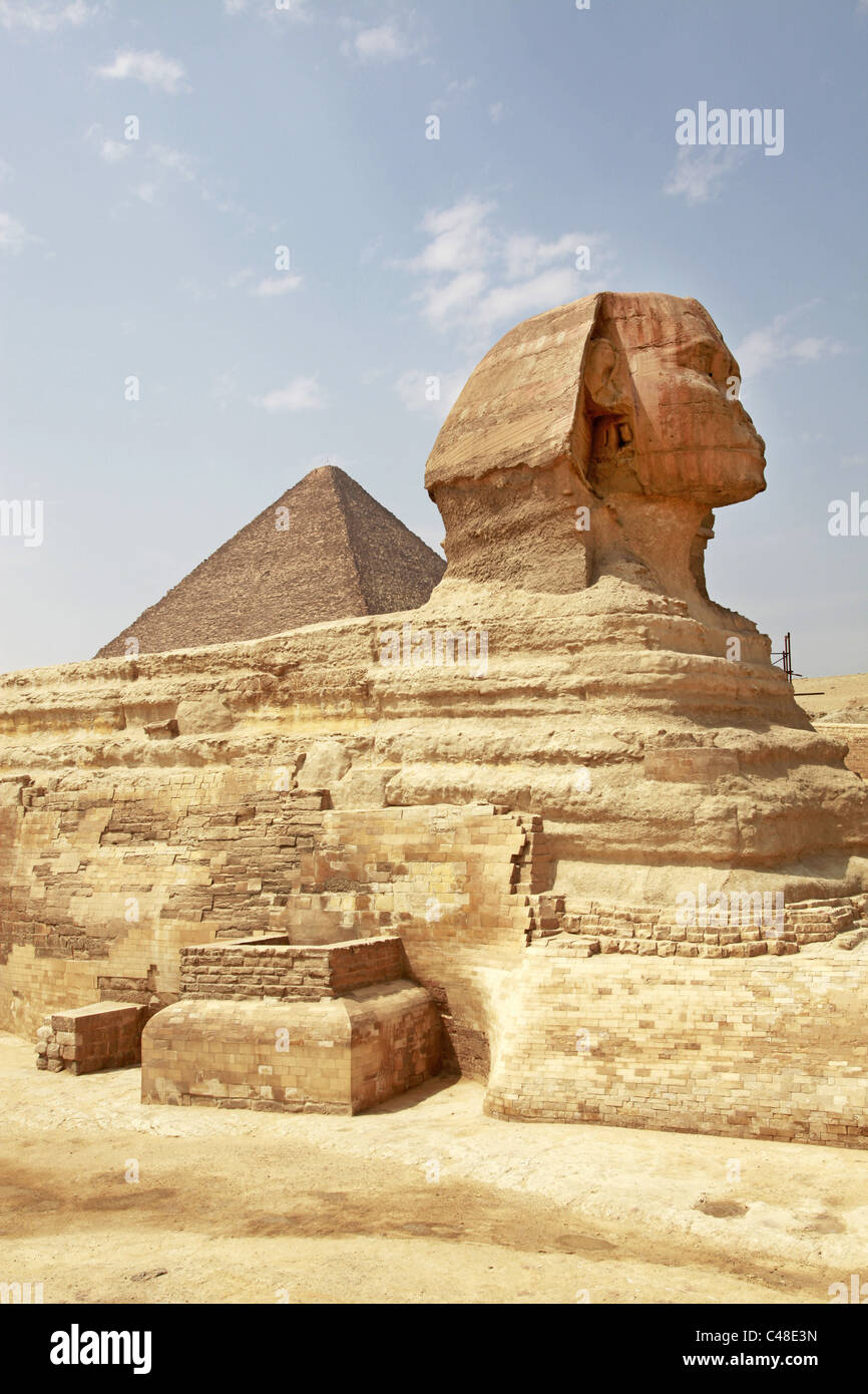 The Great Pyramid of Khufu (Cheops) and the Sphinx at at the Pyramids ...