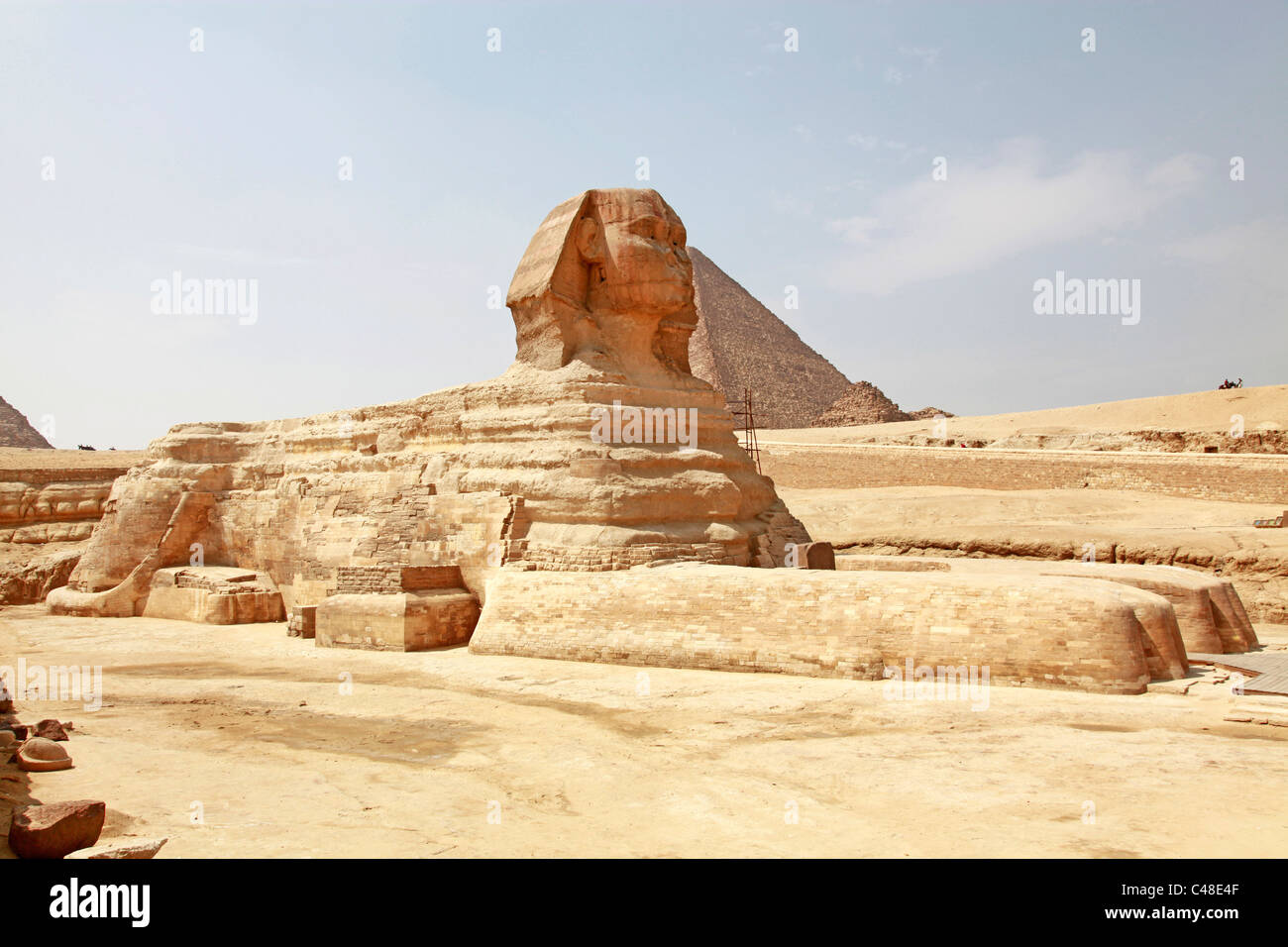 The Great Pyramid of Khufu (Cheops) and the Sphinx at at the Pyramids ...
