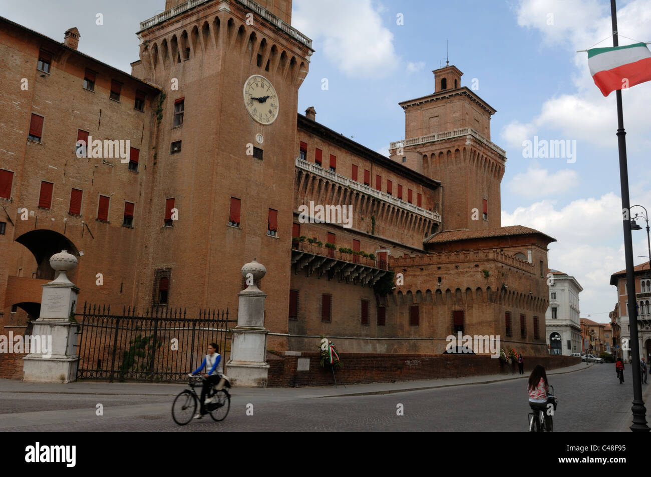 Castello Estense in Ferrara Stock Photo - Alamy