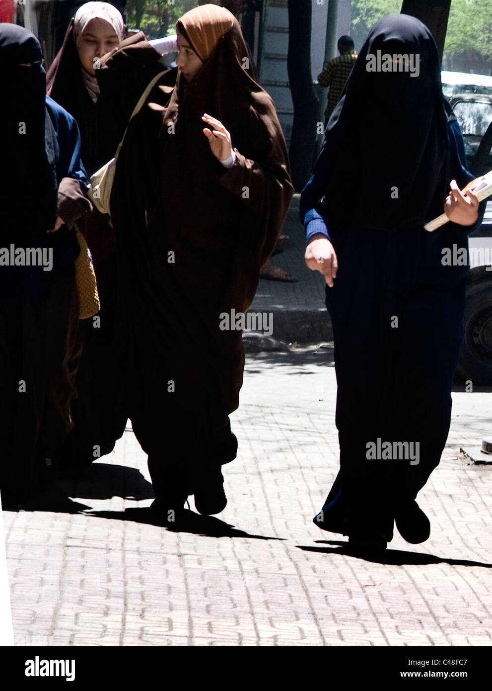 Arab Women Walking High Resolution Stock Photography and Images - Alamy