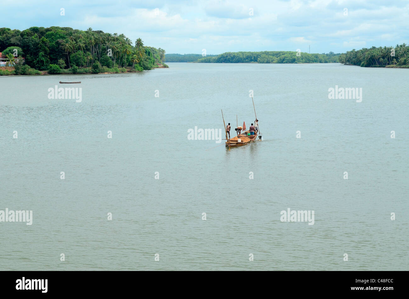 sand mining in an indian river Stock Photo - Alamy