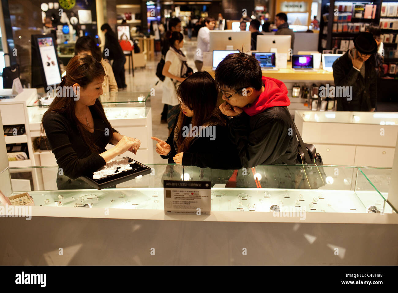 Taipei shopping mall hi-res stock photography and images - Alamy