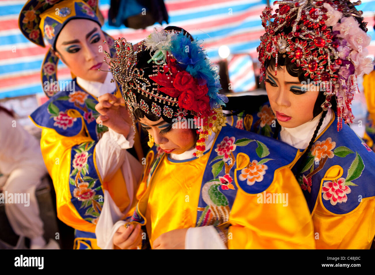 Taiwanese opera hi-res stock photography and images - Alamy