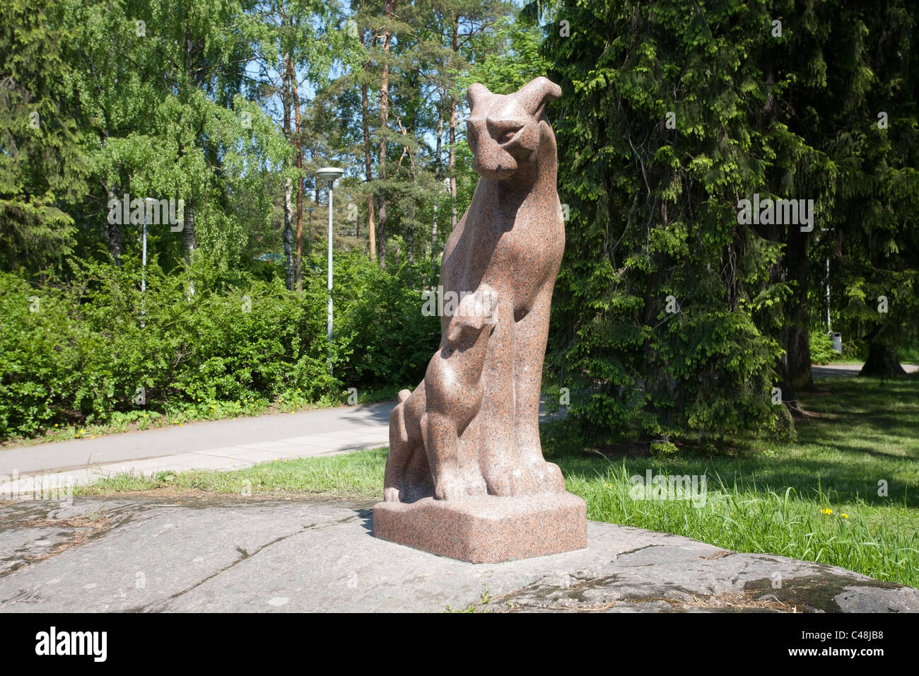 lynx statue by Helvi Hyvärinen in Tapiola Espoo Finland Stock Photo - Alamy