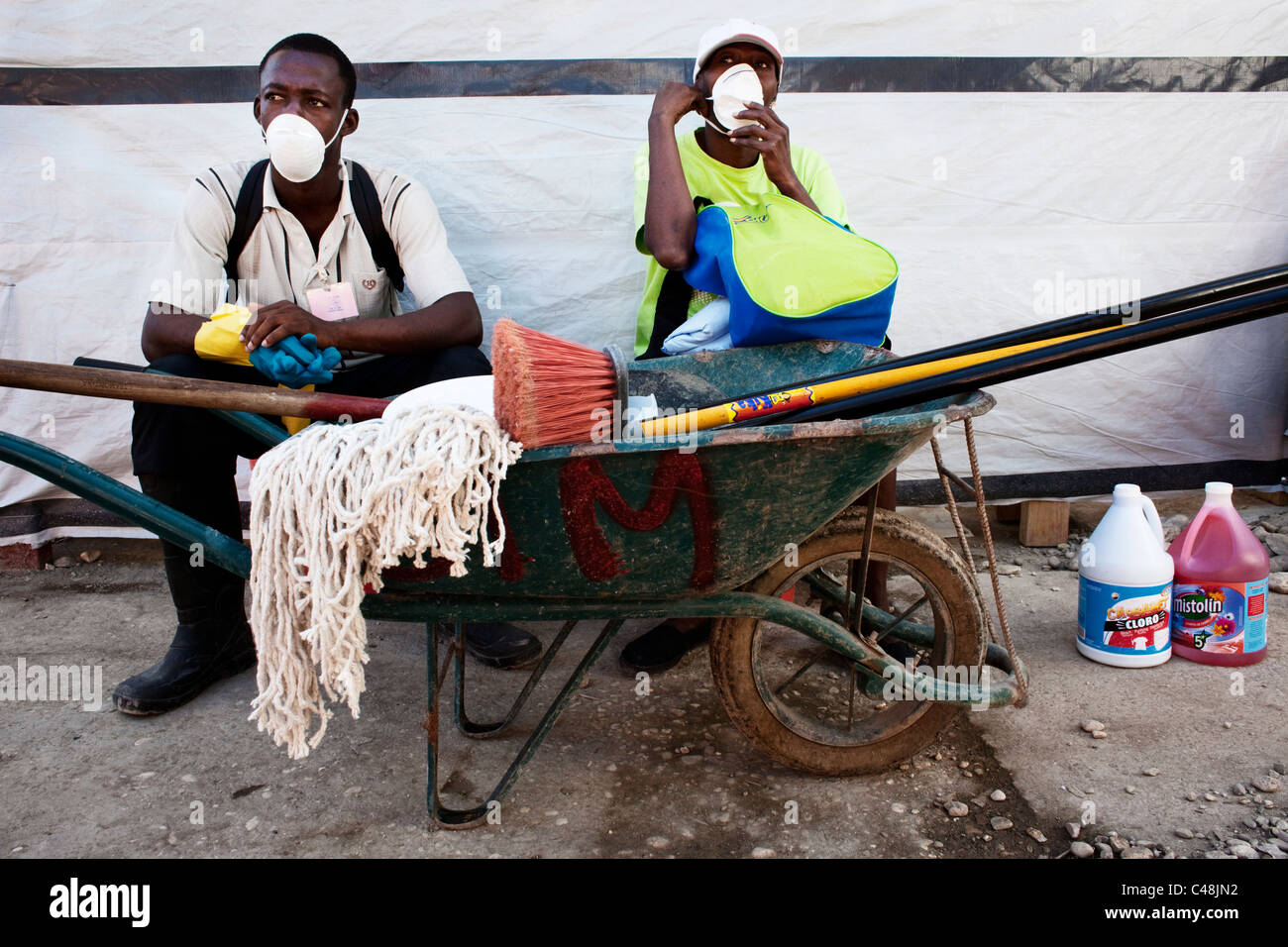 Hospital workers protect themselves from being infected by cholera ...