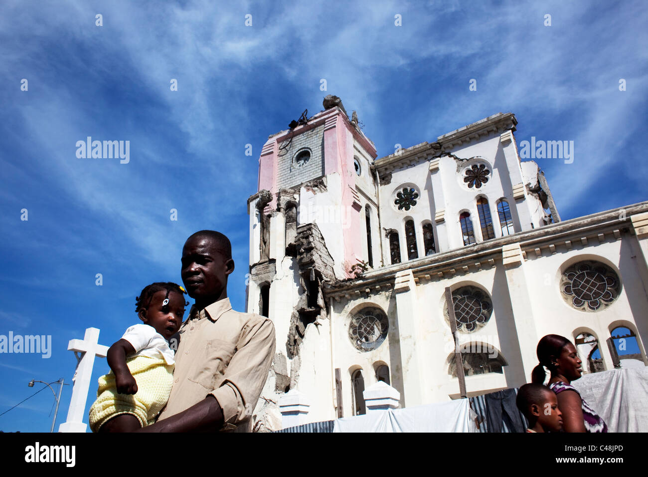 Damaged church in haiti hi-res stock photography and images - Alamy
