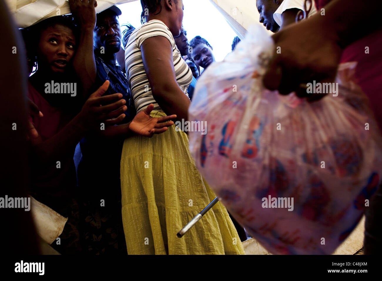 People crowding hi-res stock photography and images - Alamy