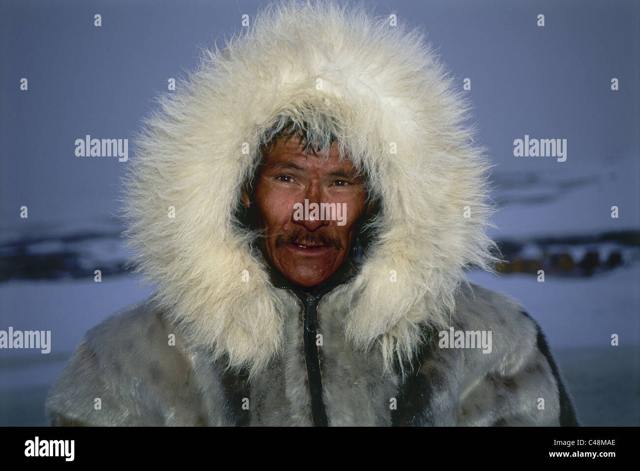 Photograph of an Eskimo hunter in Baffin Canada Stock Photo - Alamy