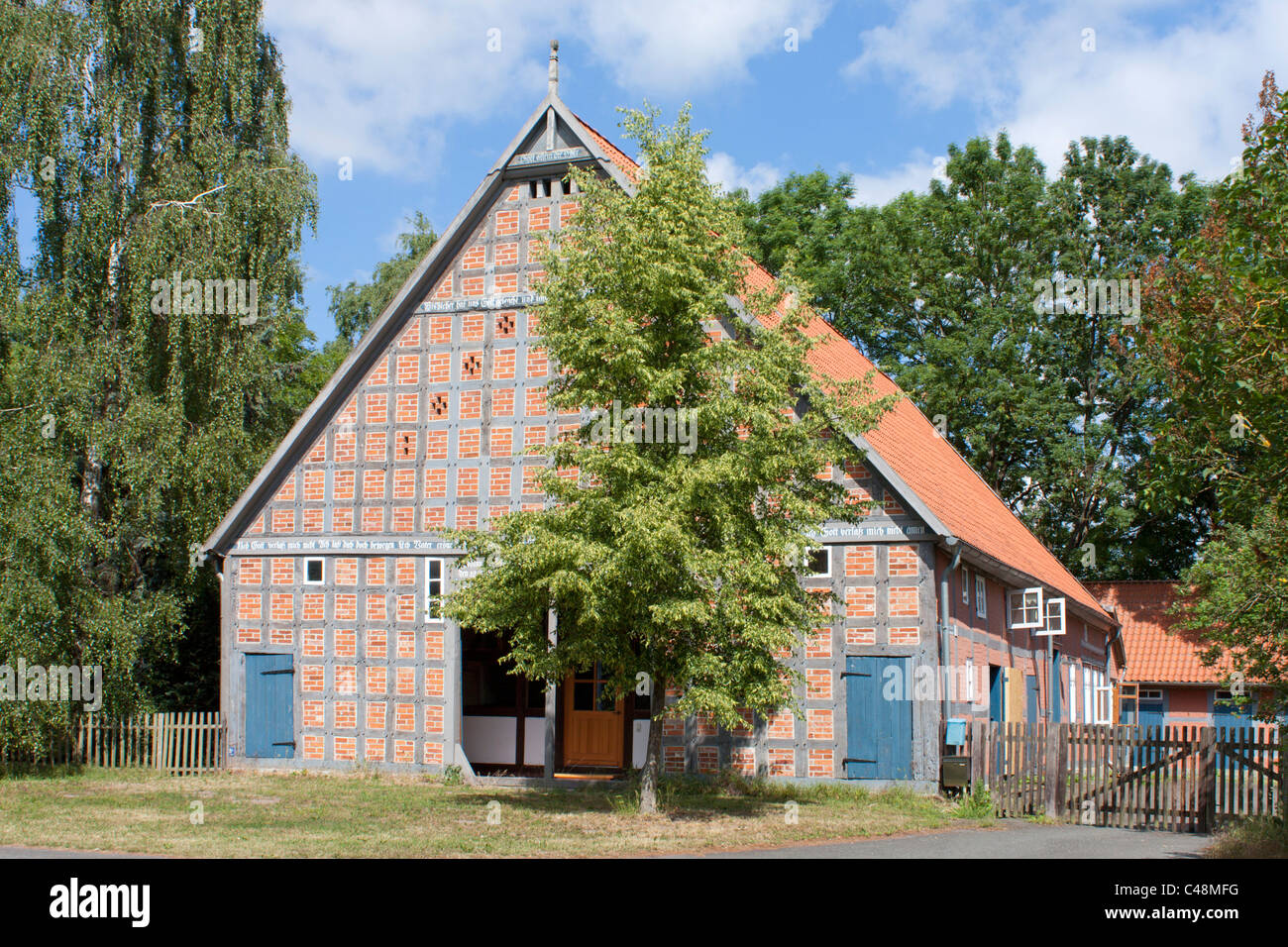 Half timbered gate house hi-res stock photography and images - Alamy
