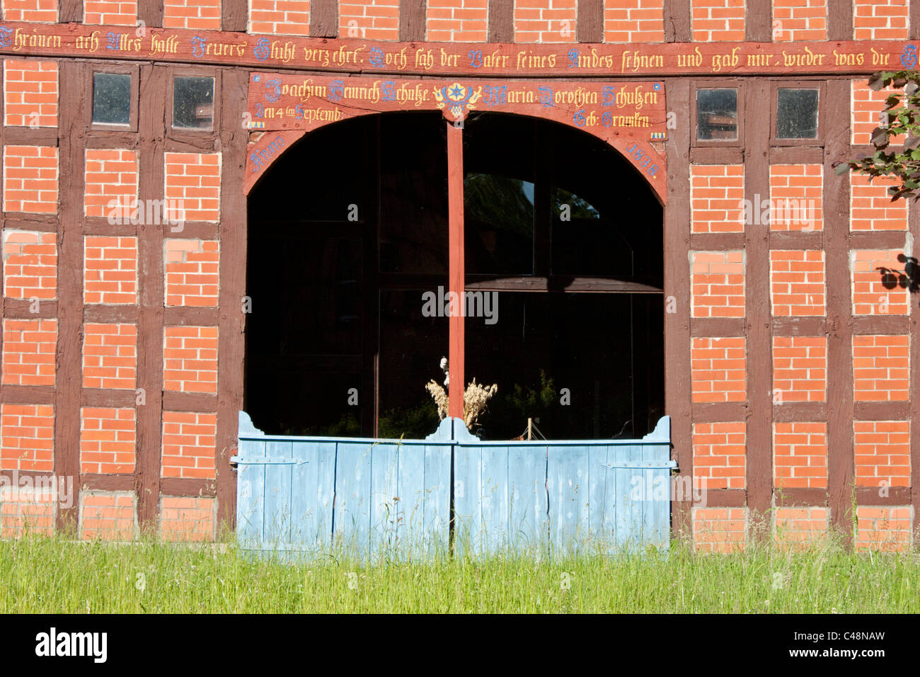 Half timbered gate house hi-res stock photography and images - Alamy