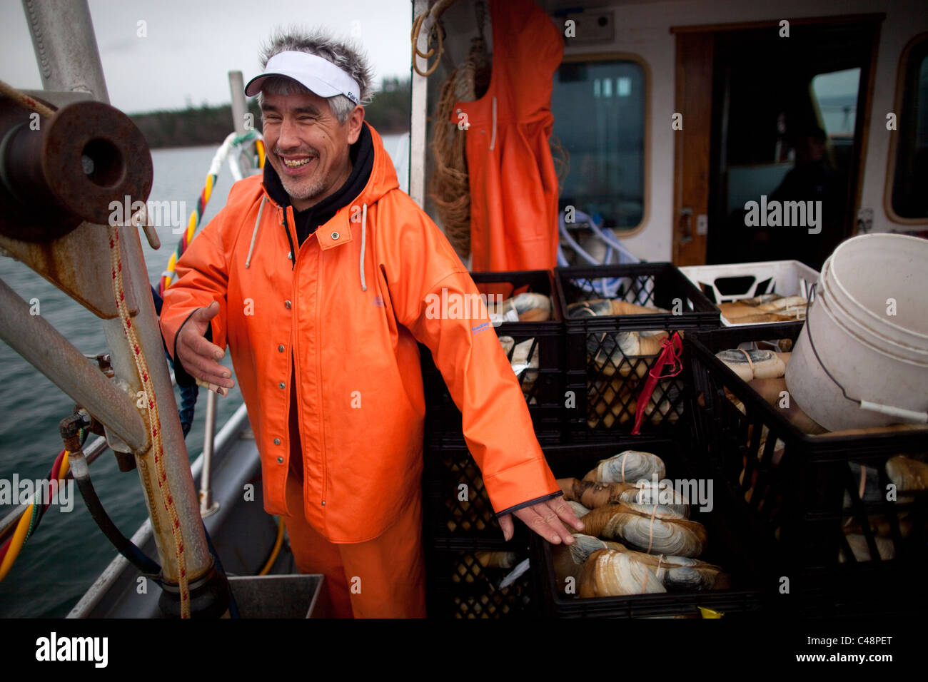 Native american indian boat hi-res stock photography and images - Alamy