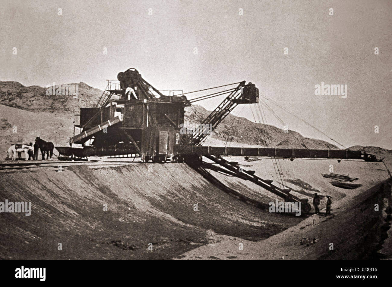 Diamond mining in the Namibian desert around 1910 Stock Photo - Alamy