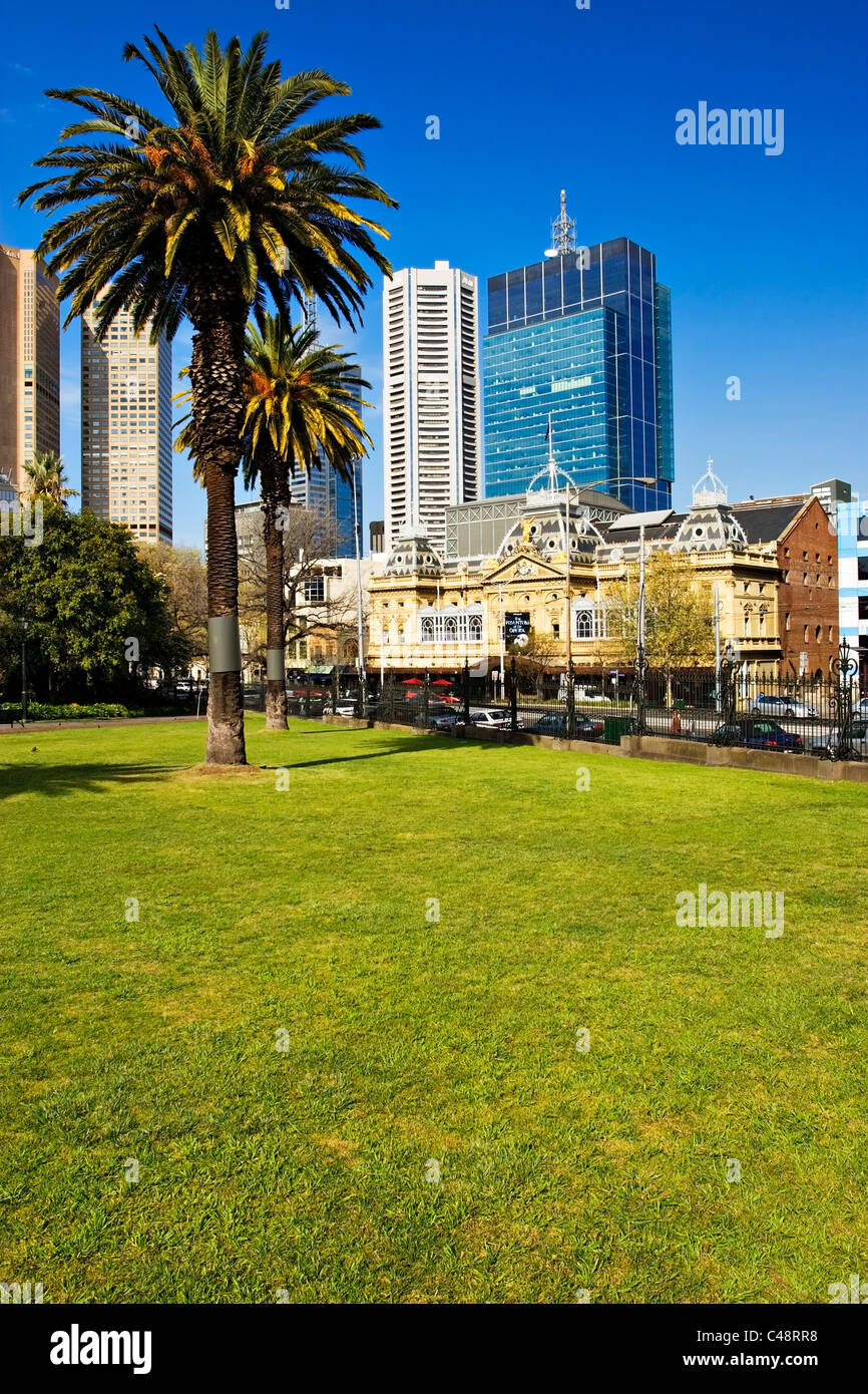 Melbourne Australia / This Melbourne skyline plays backdrop to this ...