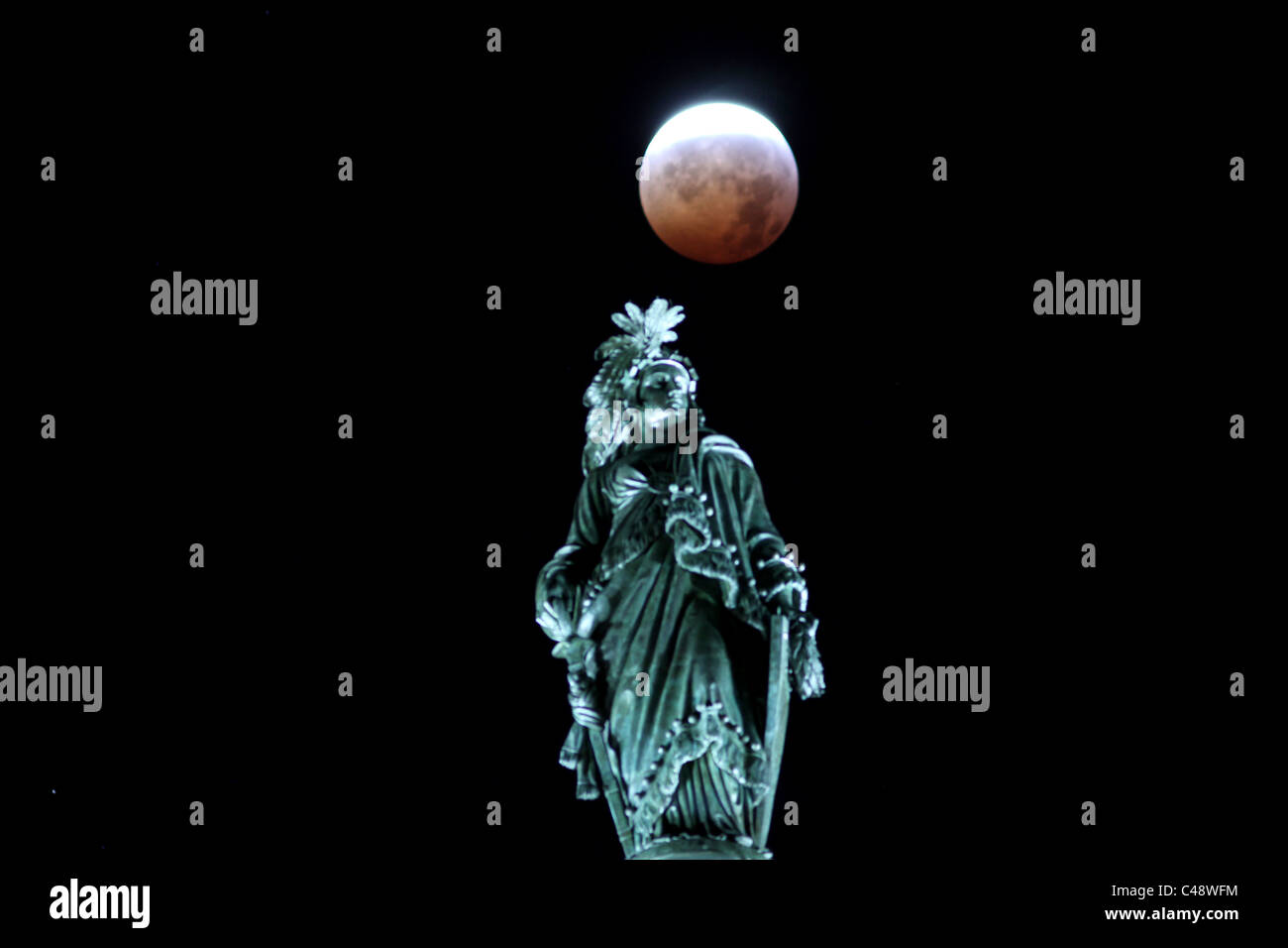 Washington monument moon hi-res stock photography and images - Alamy