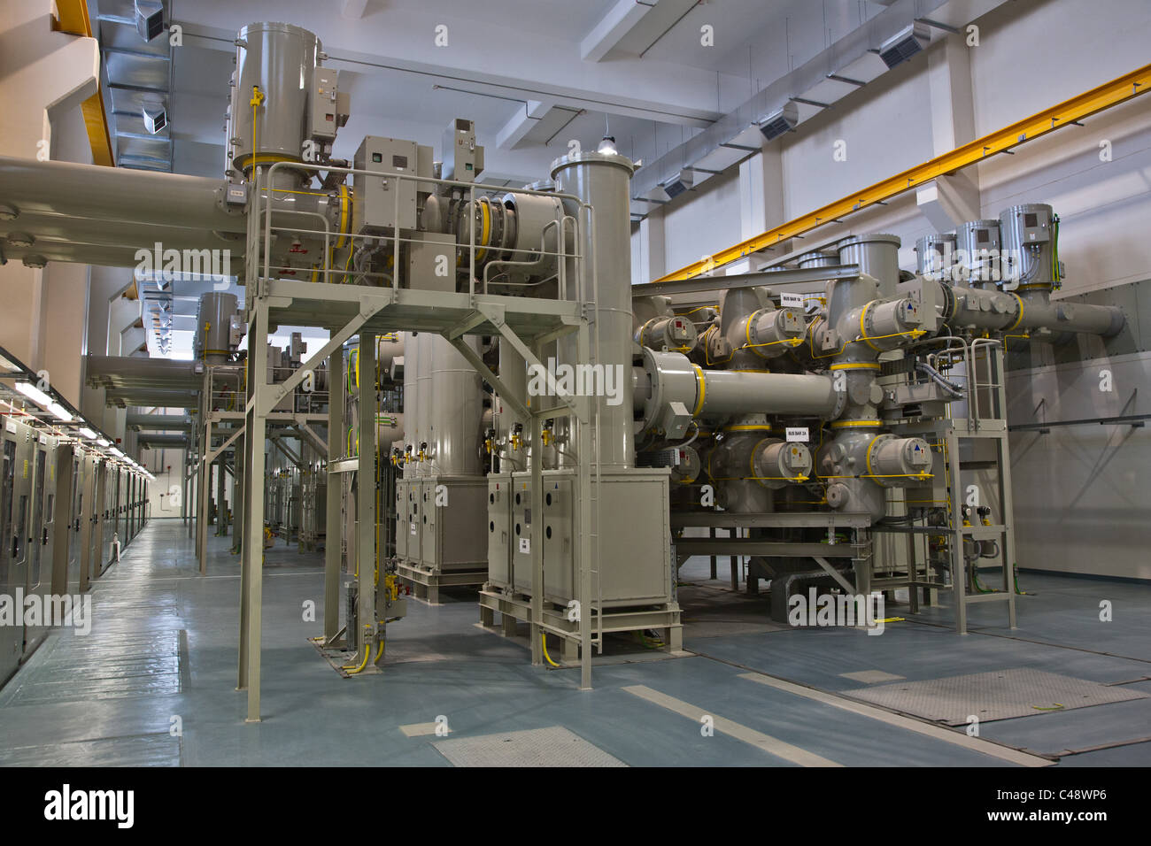 Electricity transmission sub stations hi-res stock photography and ...
