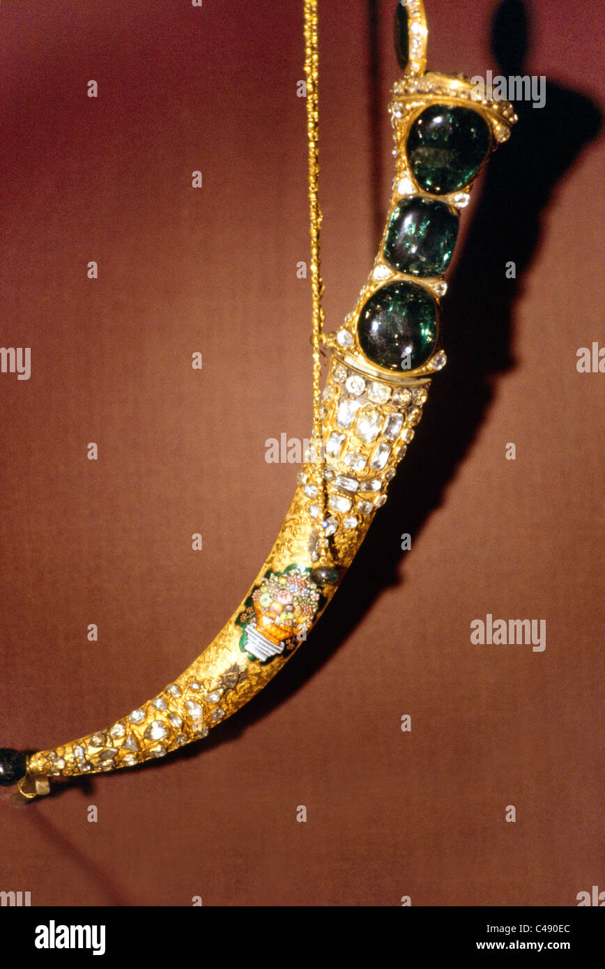 Istanbul Turkey Topkapi Palace Museum the "Topkapi Dagger" 18th Century ...