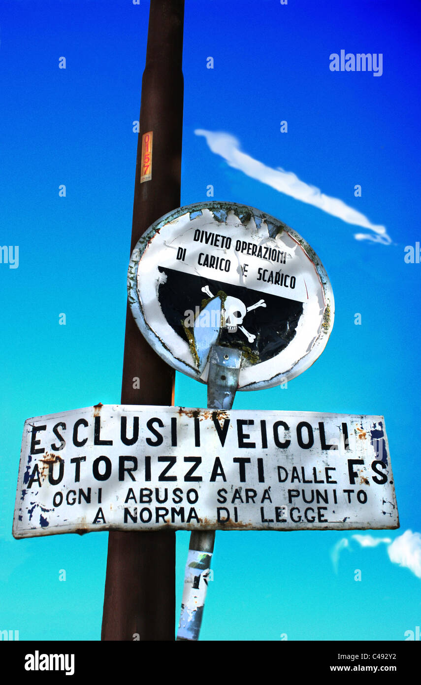 Danger signs hi-res stock photography and images - Alamy