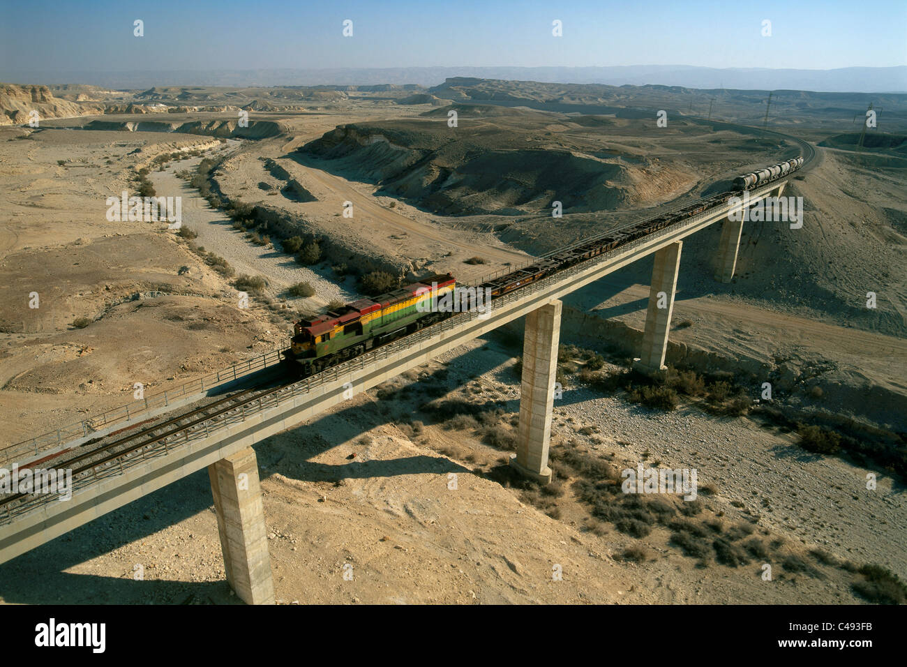 Above ground train hi-res stock photography and images - Alamy