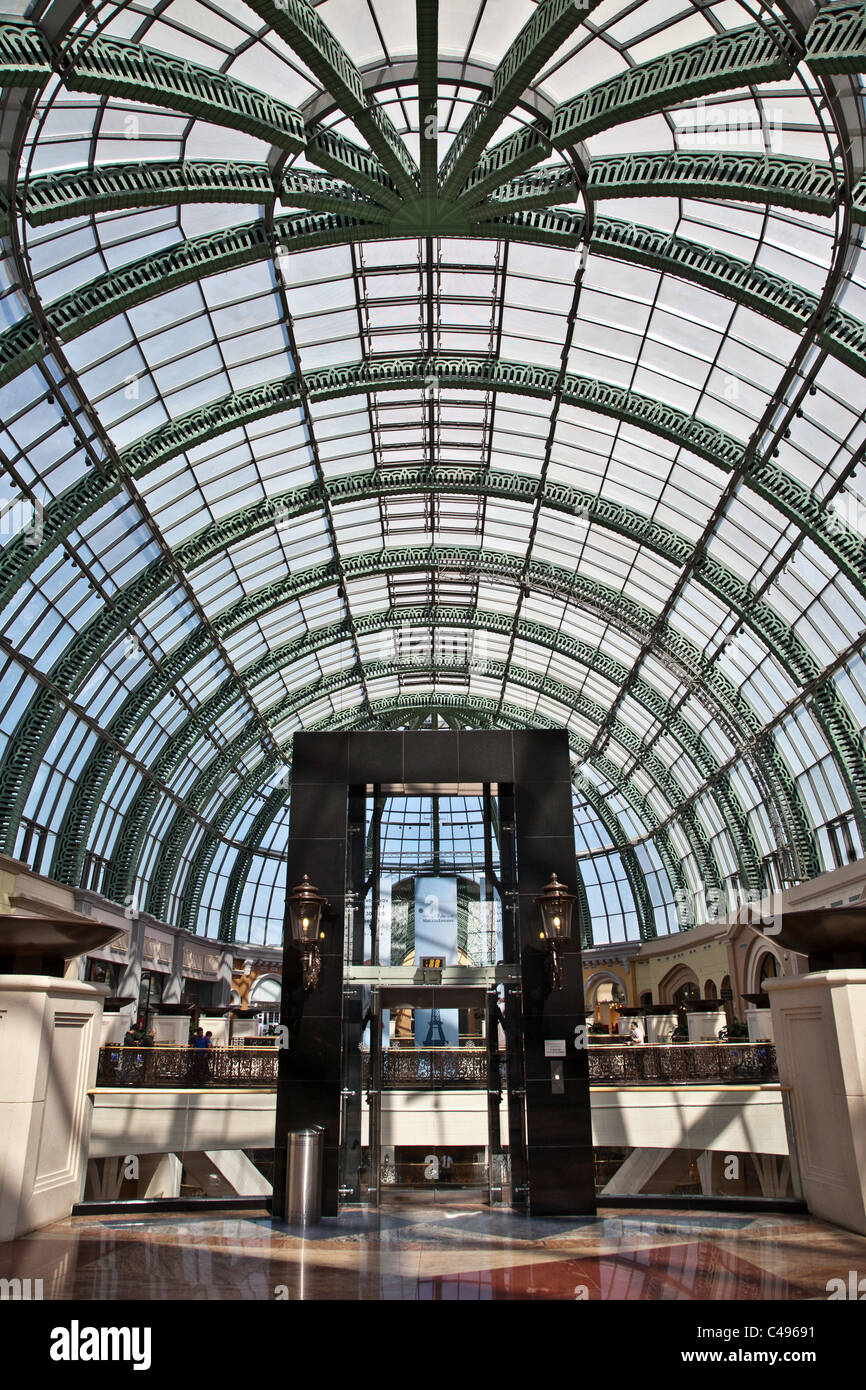 The dubai mall atrium hi-res stock photography and images - Alamy