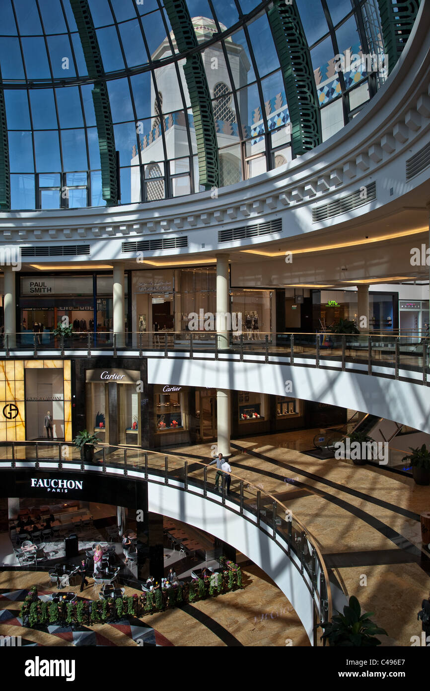 The dubai mall atrium hi-res stock photography and images - Alamy