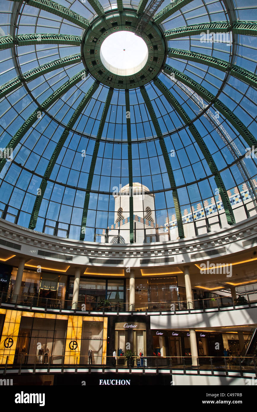 The dubai mall atrium hi-res stock photography and images - Alamy