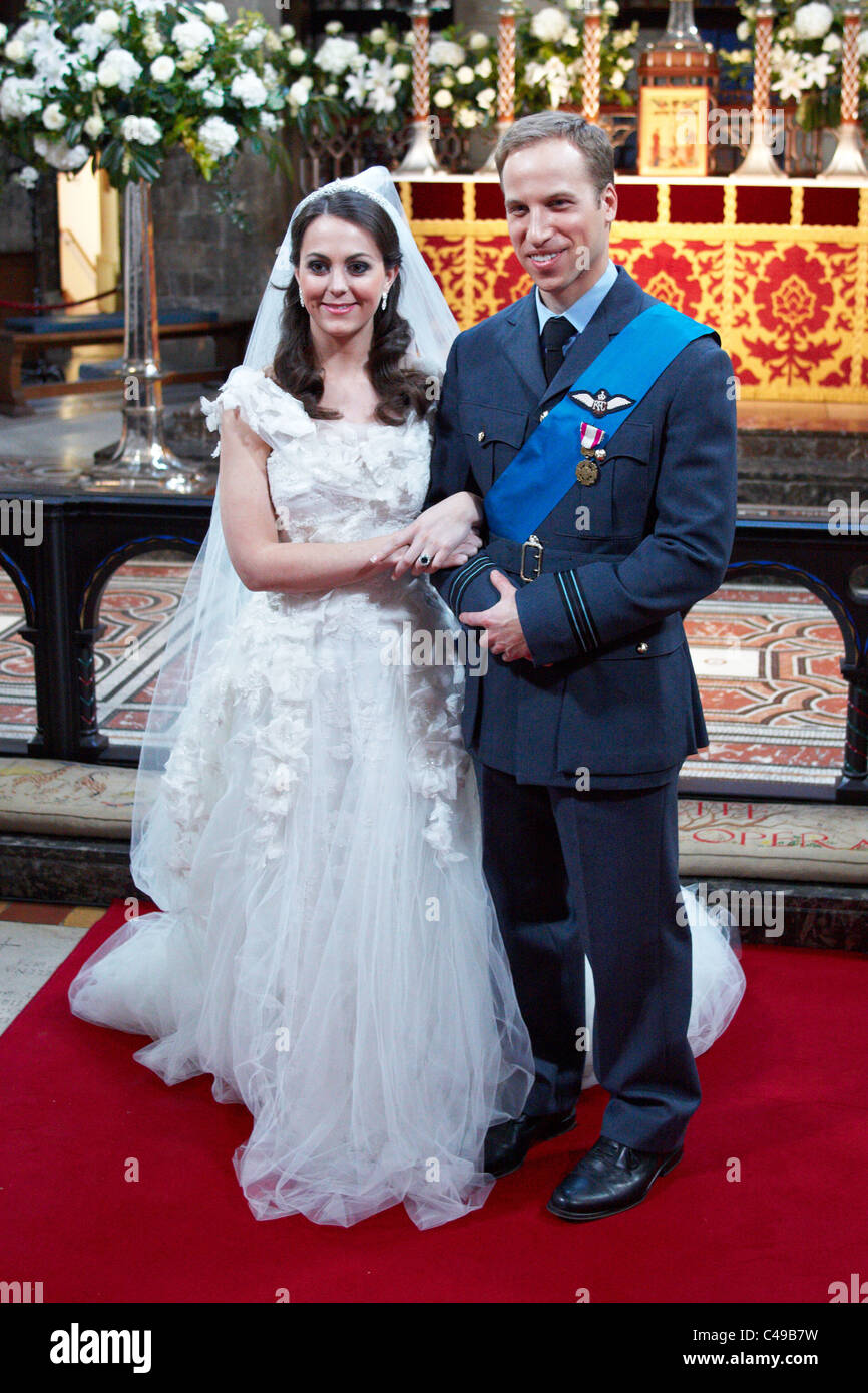 Lookalikes pretend to get married at a mock royal wedding ceremony ...