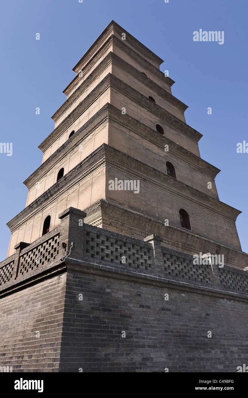Low angle photo of the famous wild Goose Buddhist temple. landmark in ...