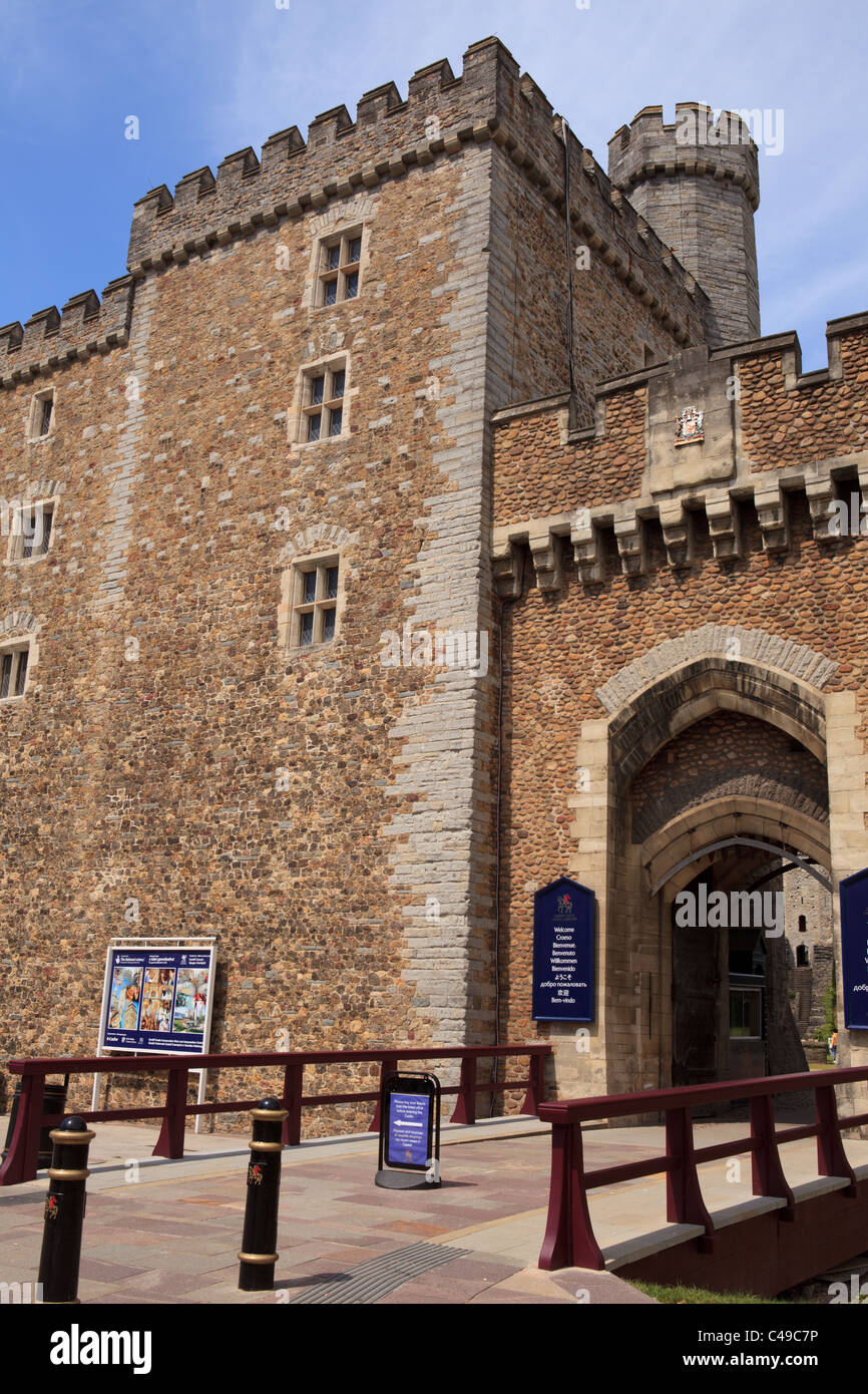 Visit cardiff castle hi-res stock photography and images - Alamy