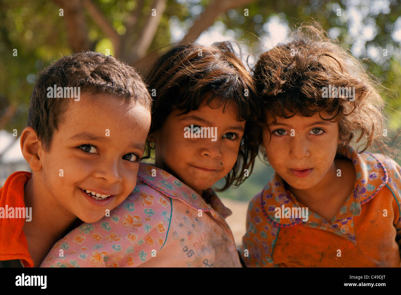 Three small Egyptian children pose for the camera Stock Photo - Alamy