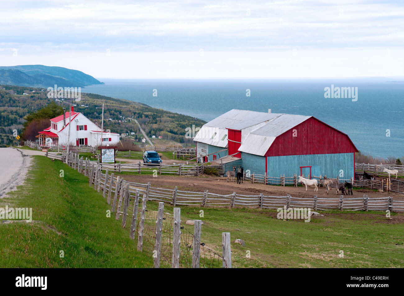 Barns quebec farms agriculture hi-res stock photography and images - Alamy