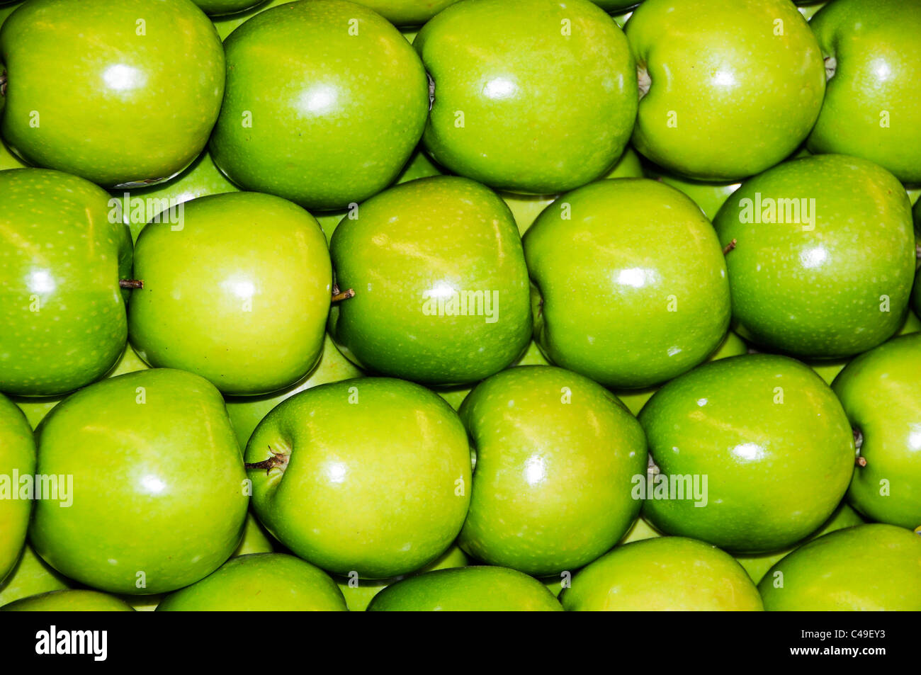Stack of Green Apples Stock Photo - Alamy