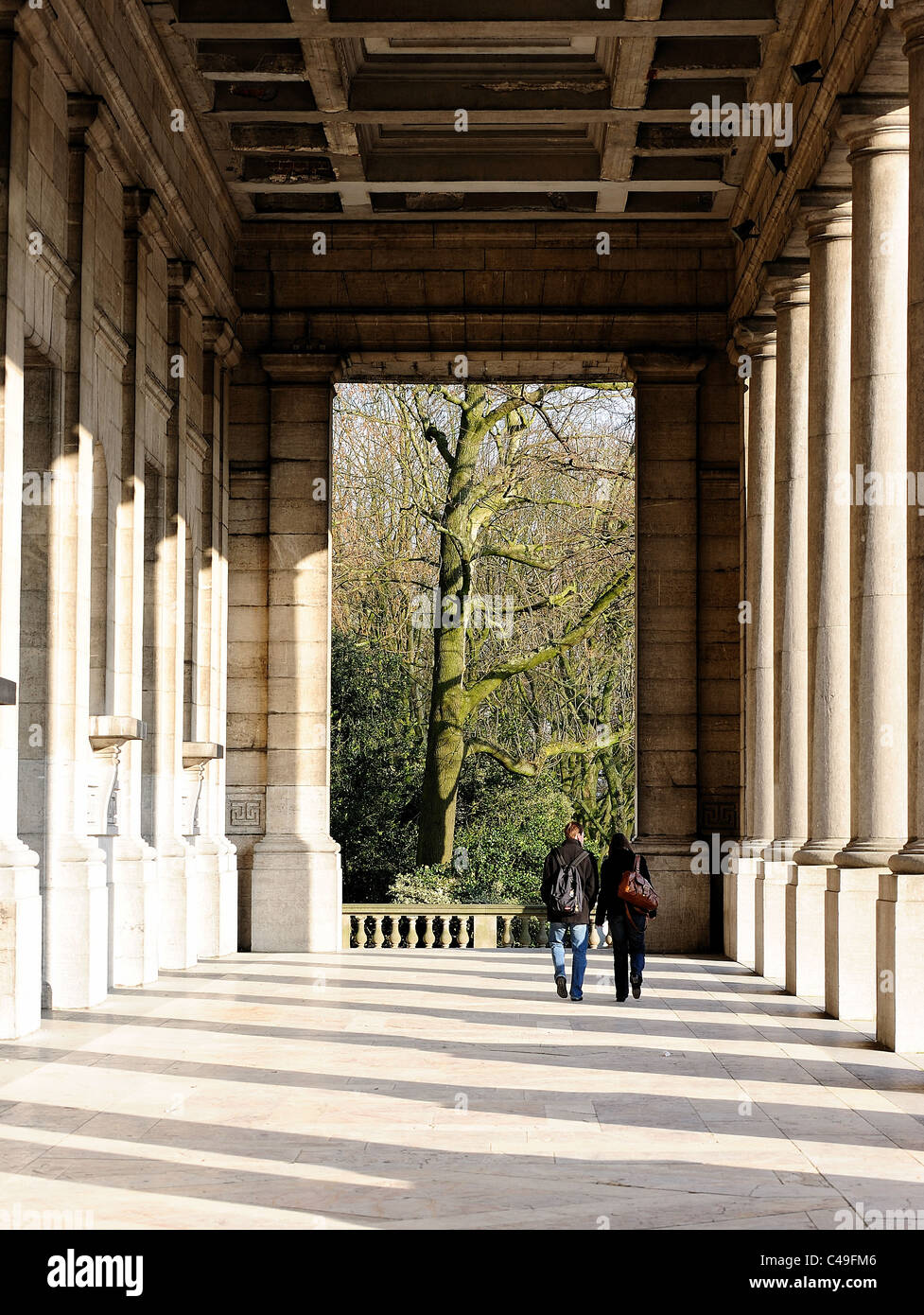 A young couple walk through the Jubelpark/Cinquantenaire in Brussels ...