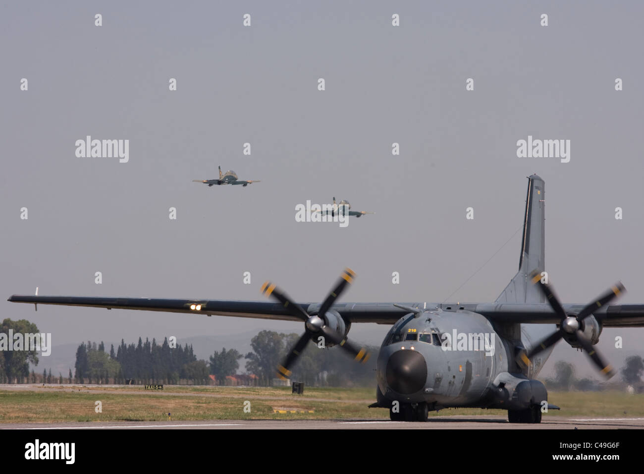 Military turkey plane jet airshow hi-res stock photography and images ...
