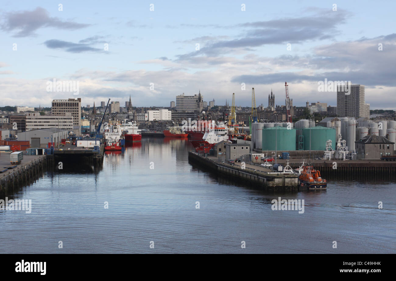 Aberdeen harbour scotland hi-res stock photography and images - Alamy