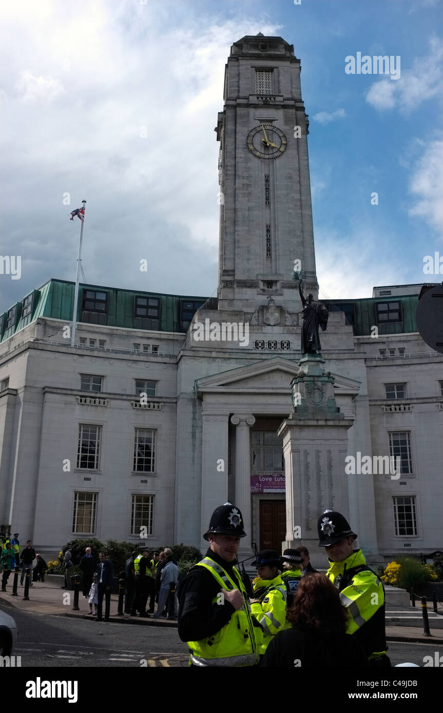 Luton town hall hi-res stock photography and images - Alamy