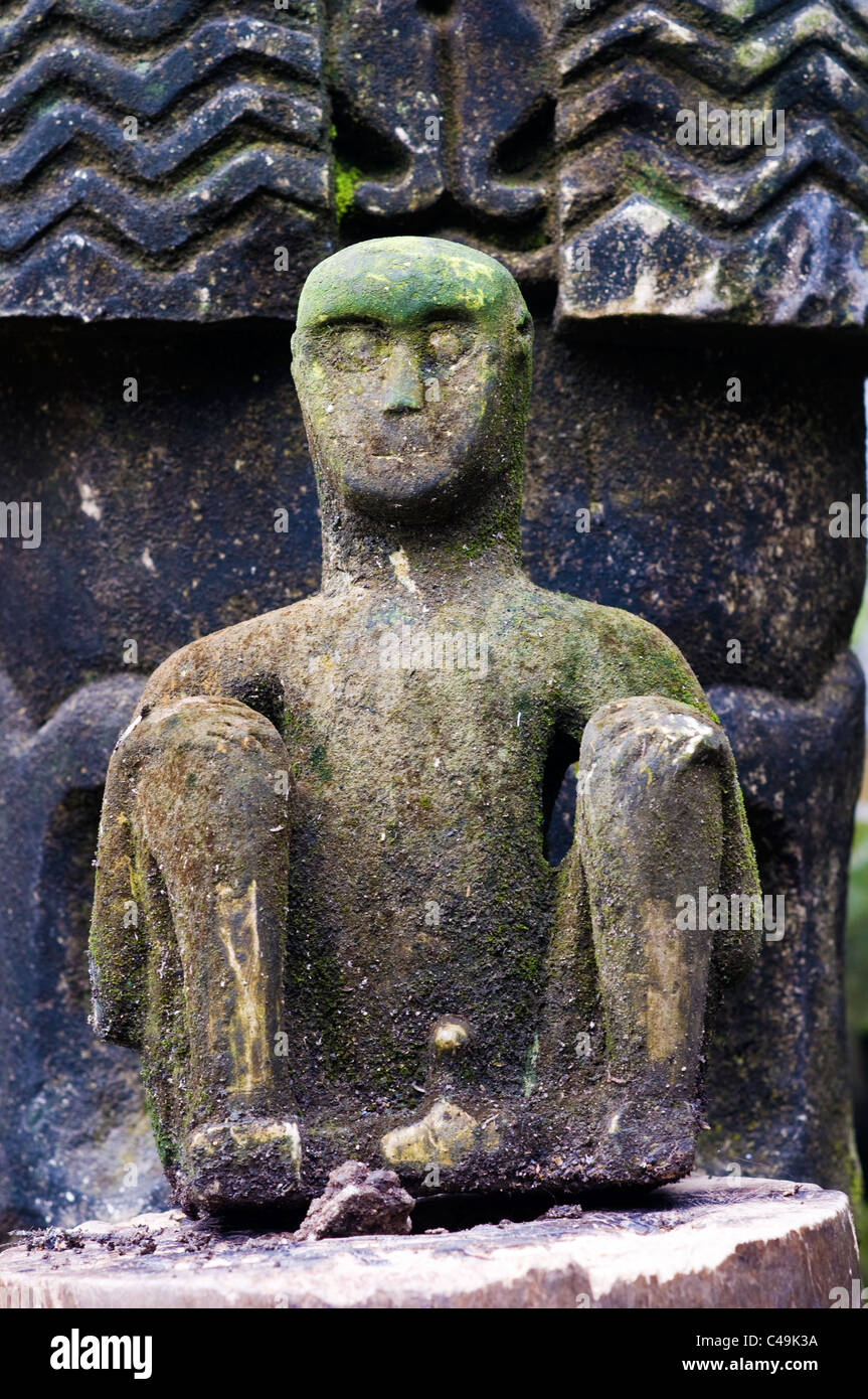 Stone sculpture, Craft shop waikabubak sumba indonesia Stock Photo - Alamy