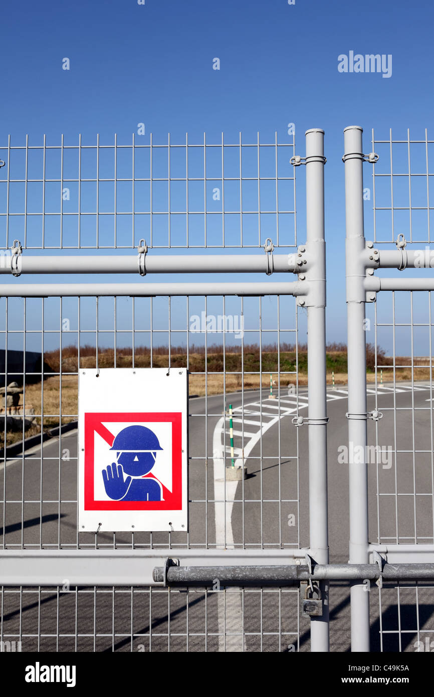 Off limits sign hi-res stock photography and images - Alamy