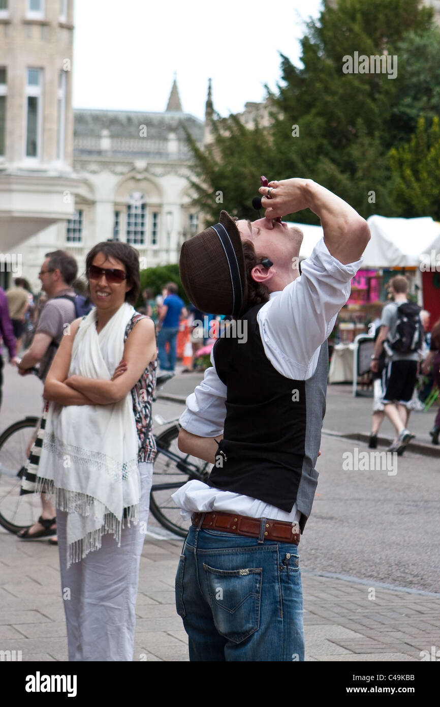 Street performer entertainer hi-res stock photography and images - Alamy