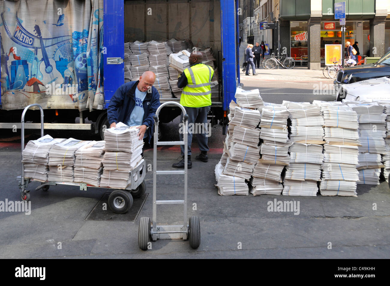 Pile Newspapers Stock Photos & Pile Newspapers Stock Images - Alamy