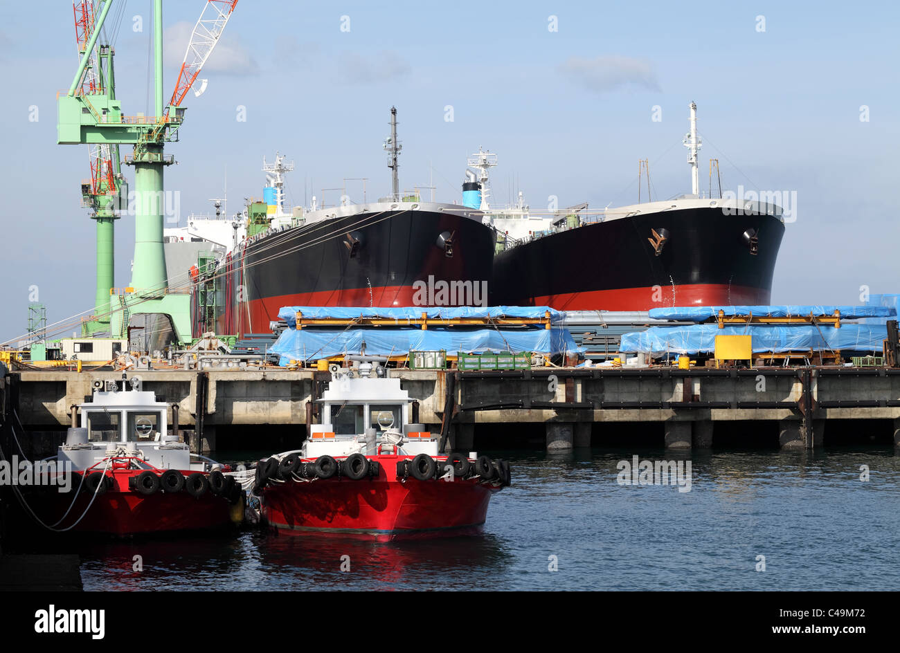 New building tanker in ship yard Stock Photo - Alamy