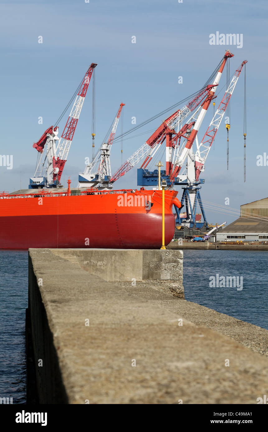 New building tanker in ship yard Stock Photo - Alamy