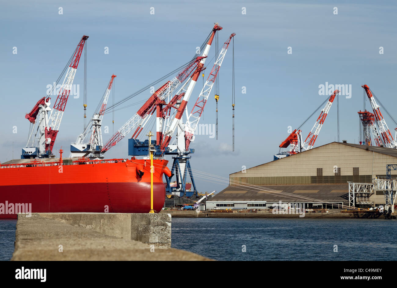 New building tanker in ship yard Stock Photo - Alamy