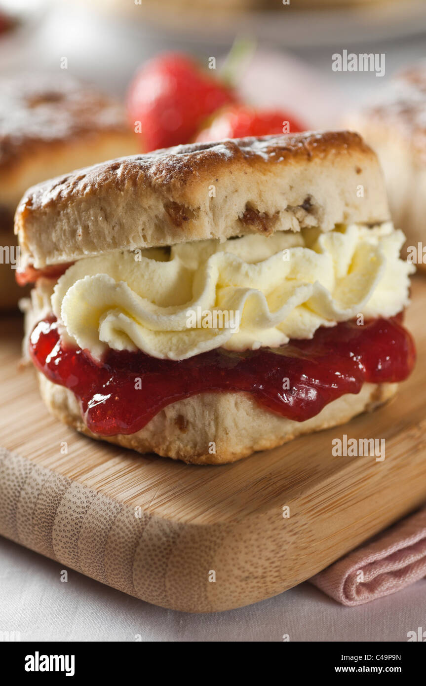 Traditional English scone with strawberry jam and cream Stock Photo - Alamy